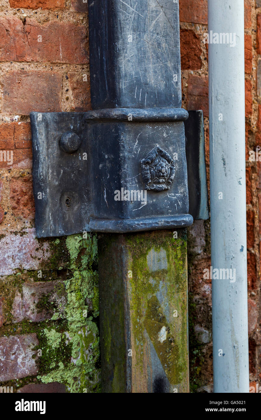 Cast iron downpipe hi-res stock photography and images - Alamy