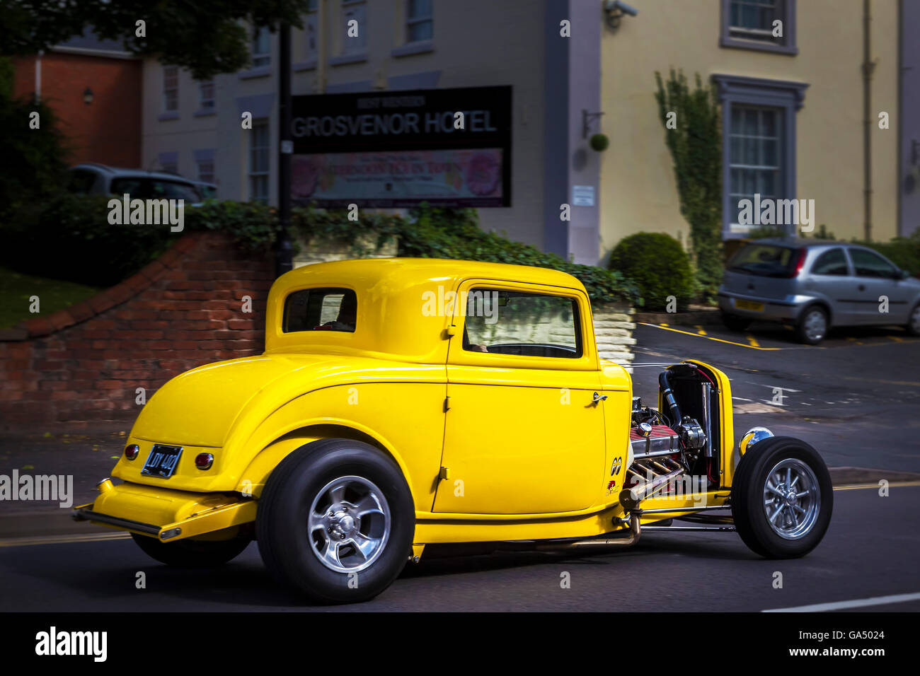 Yellow historic car hi-res stock photography and images - Alamy