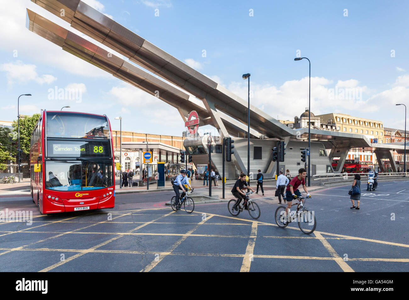 Vauxhall bus station vauxhall london hi-res stock photography and ...