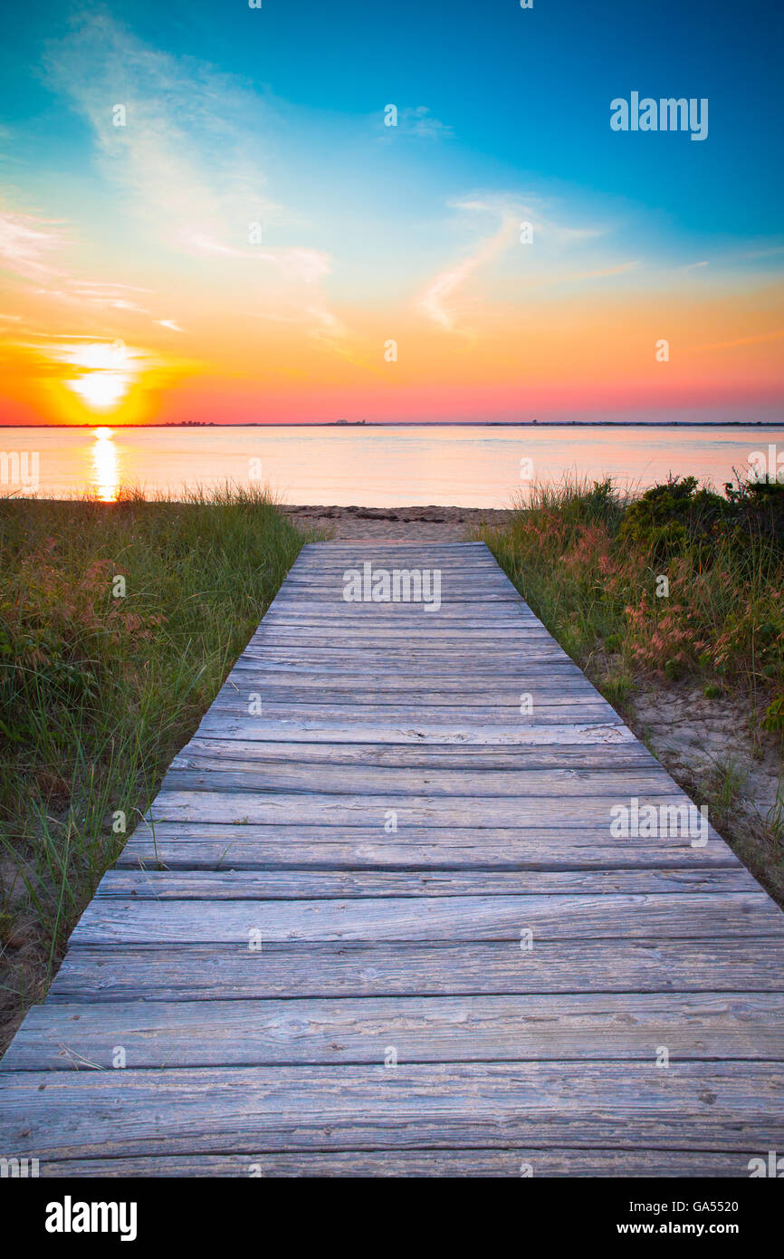 Beach path sunset hi-res stock photography and images - Alamy