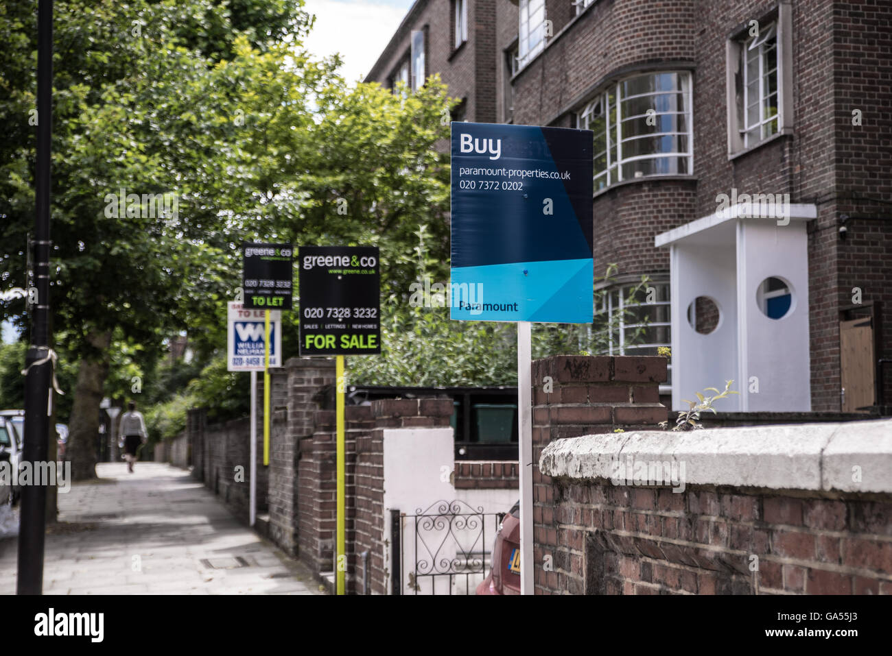 London street sale signs house hi-res stock photography and images - Alamy