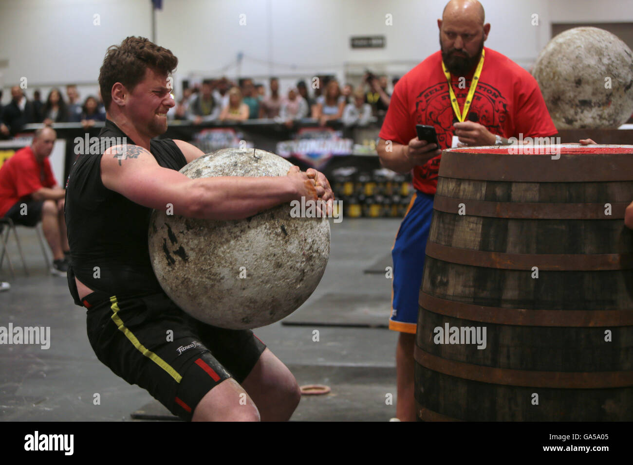Referee stop watch strongman competition hi-res stock photography and ...