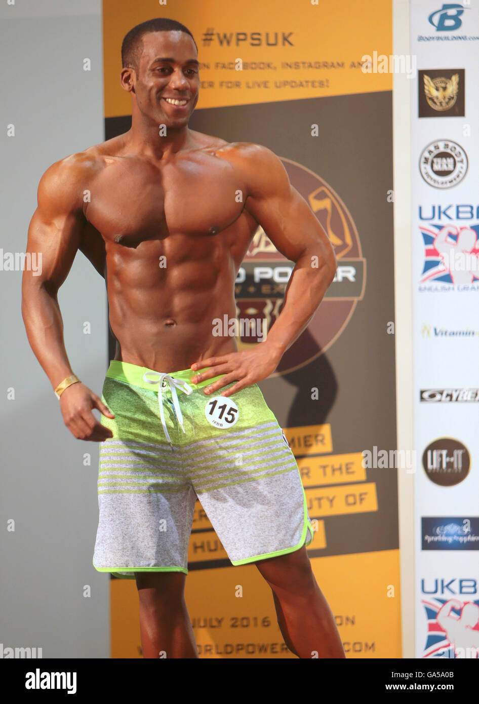 Male bodybuilders posing hi-res stock photography and images - Alamy