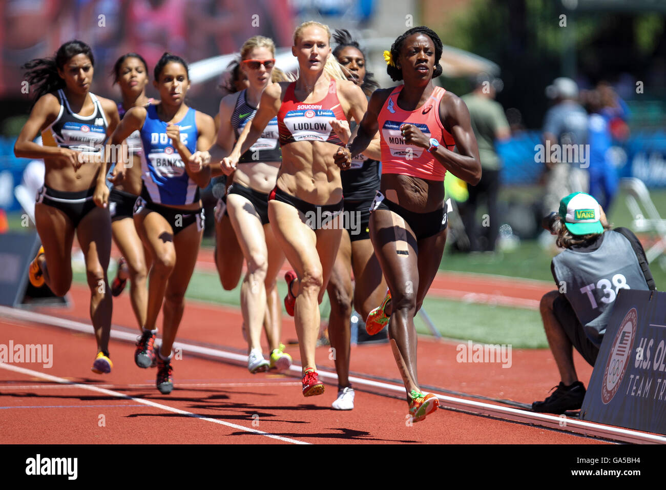 Eugene, Oregon, UK. 2nd July, 2016. Runners compete in the women's 800 ...