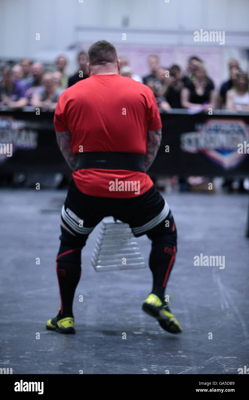 Strongest man competition hi-res stock photography and images - Alamy