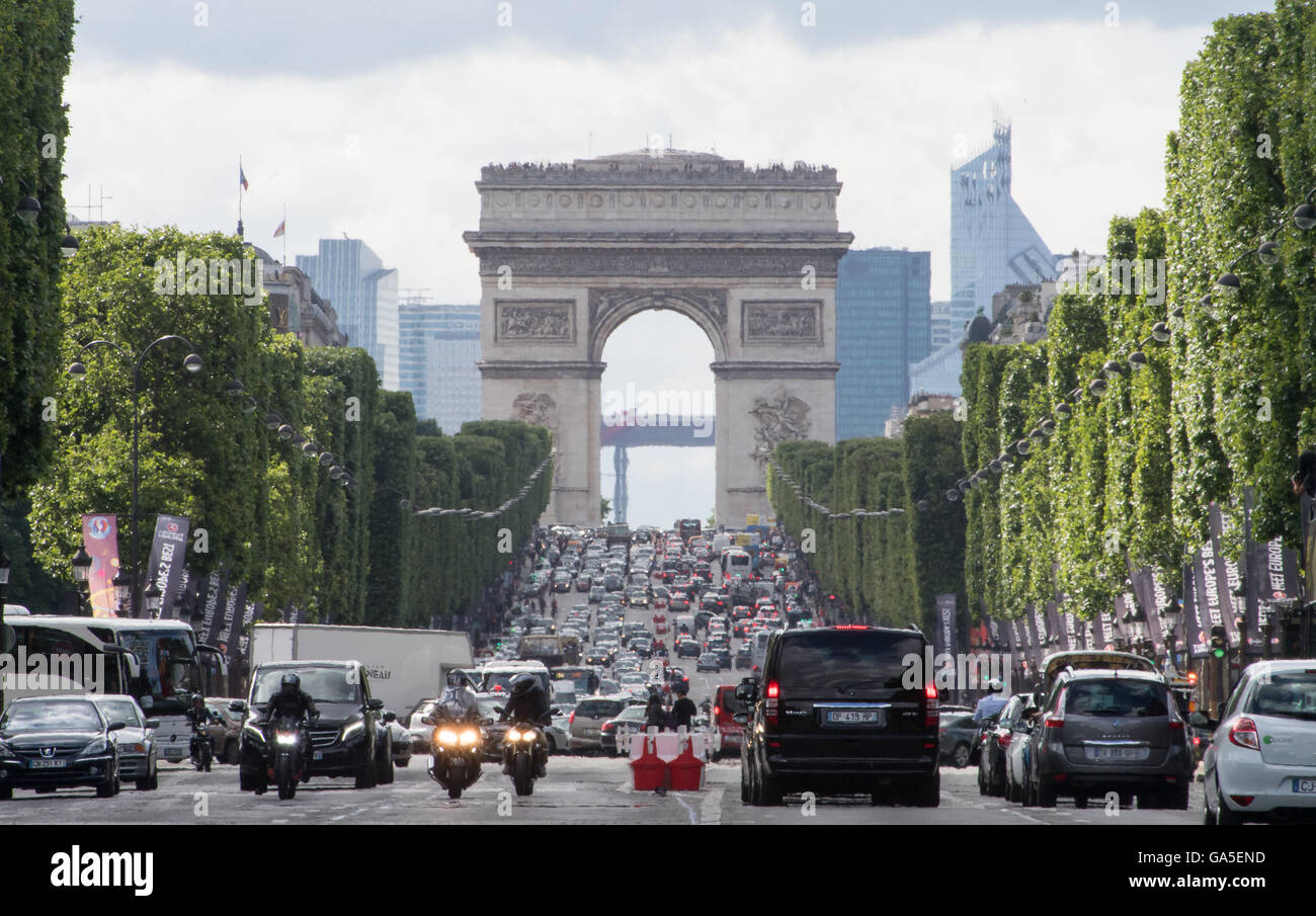 Paris, France. 02nd July, 2016. Cars driving on the Champs Elysees in ...