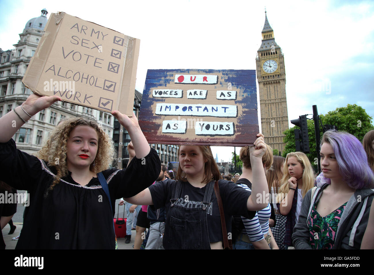 Voting age protest hi-res stock photography and images - Alamy