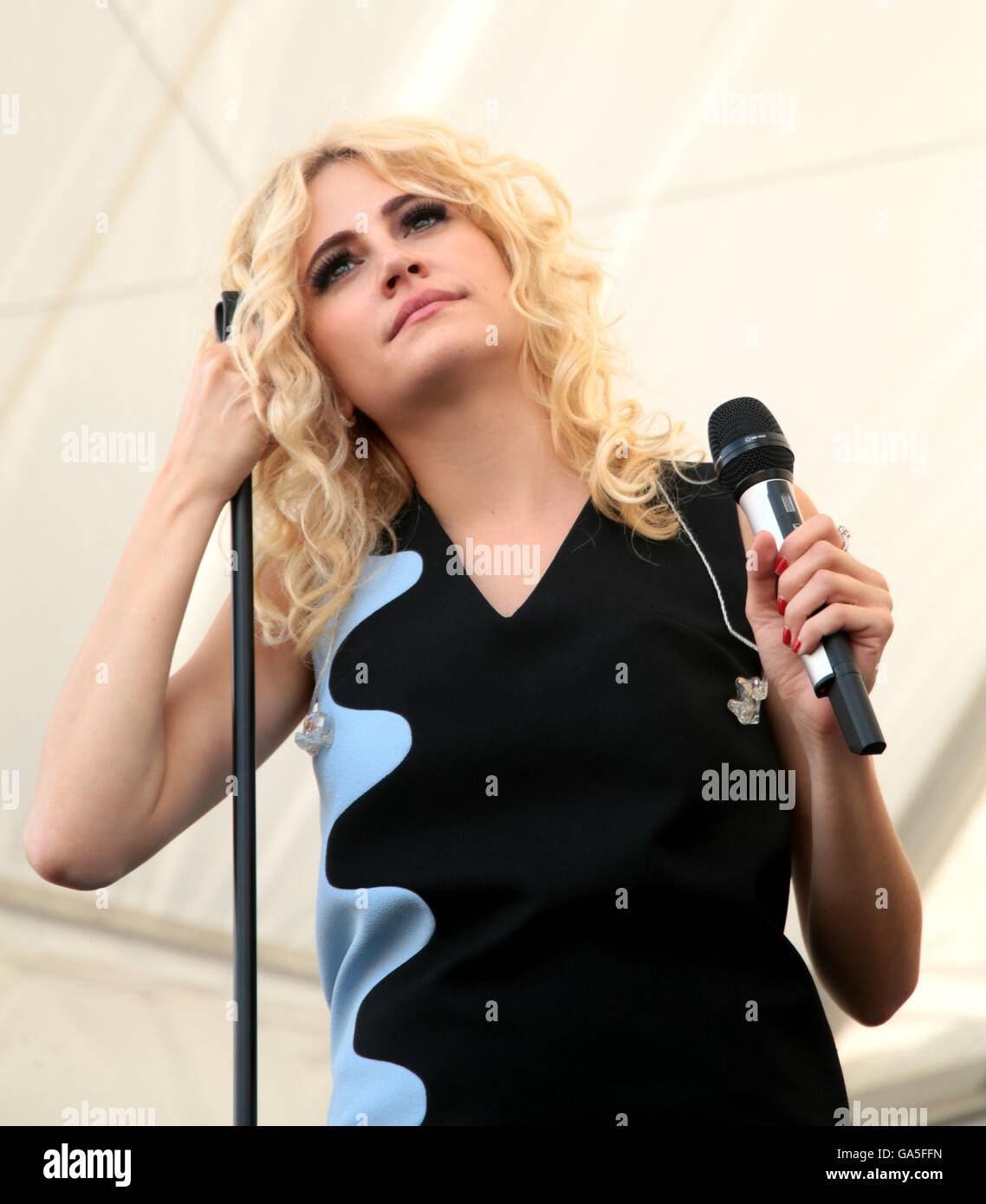 Victoria louise lott hi-res stock photography and images - Alamy