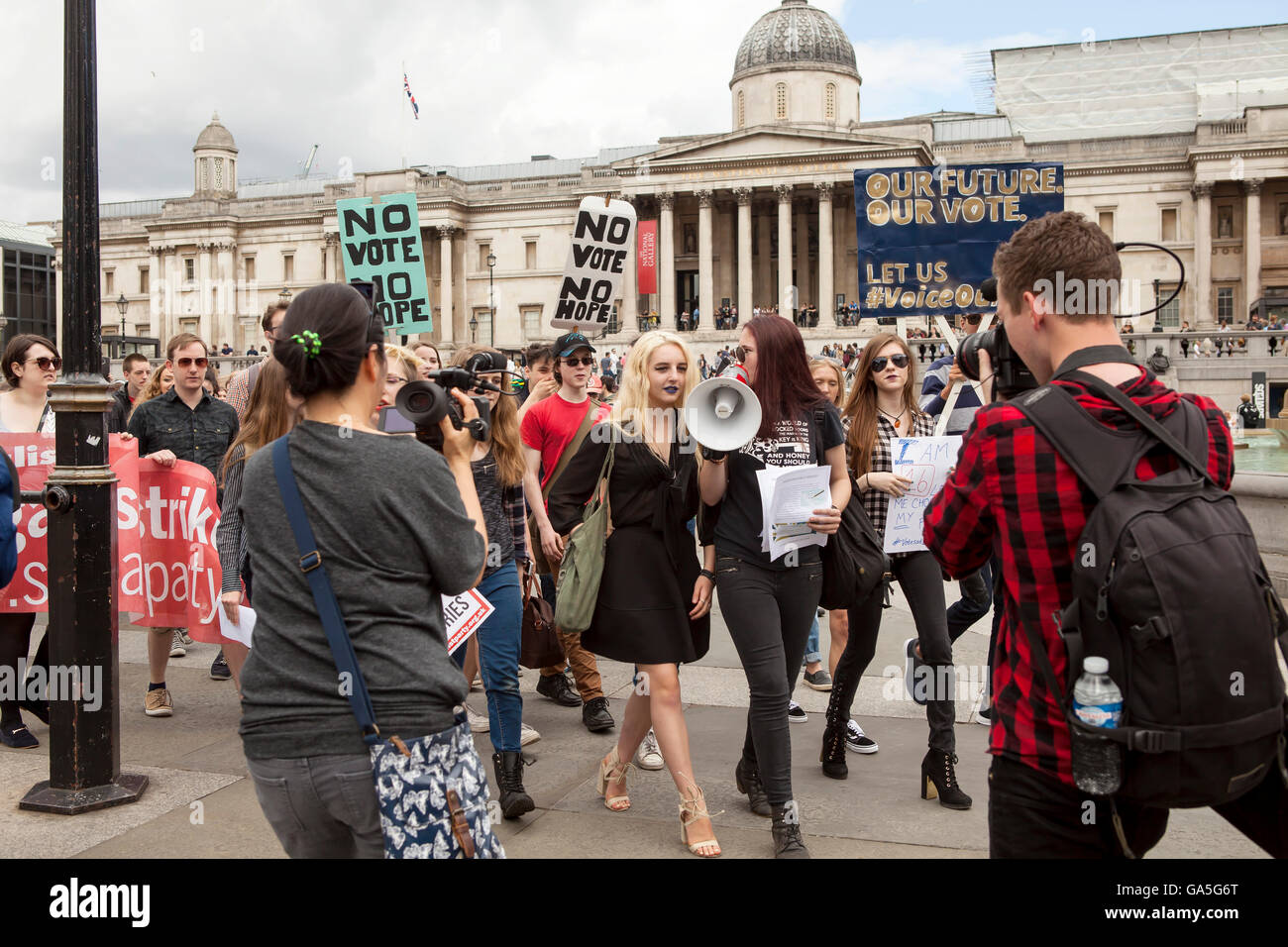 London, UK. 3rd July, 2016. Votes for 16. A small protest was run in ...
