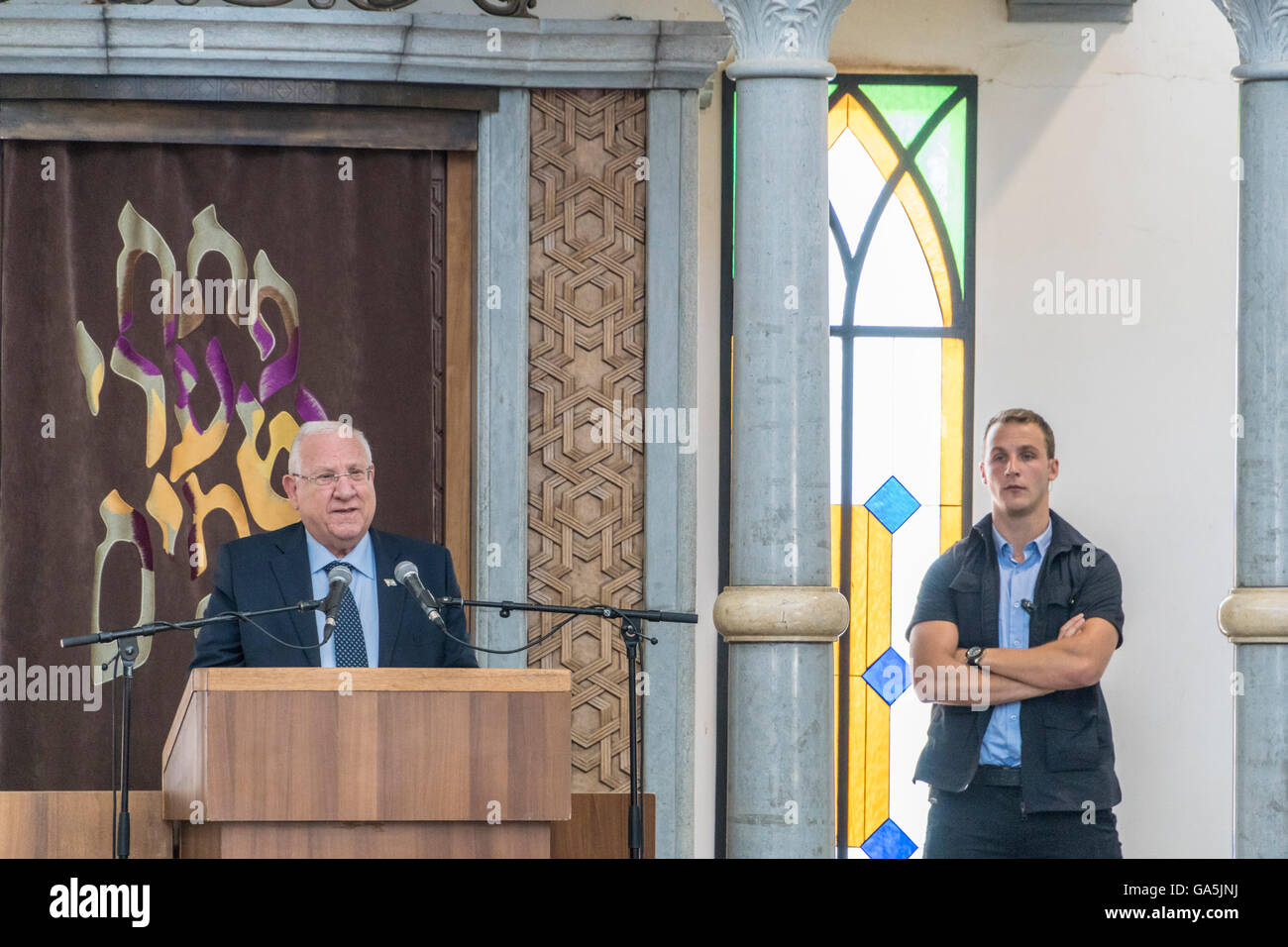 Bodyguar hi-res stock photography and images - Alamy