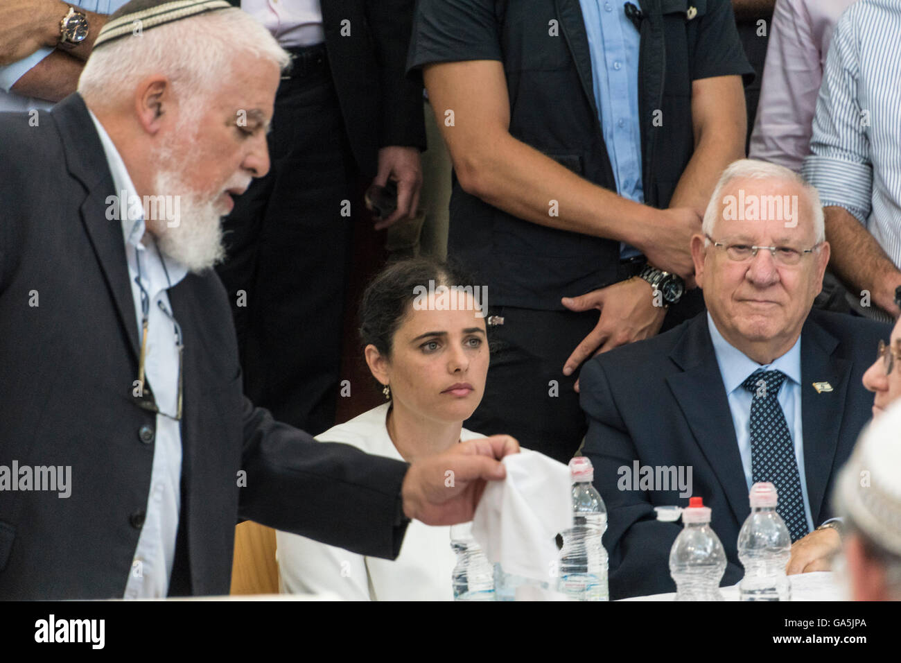 Israel. 3rd July, 2016. Rabbi Benjamin Klemanson (L), head of the ...