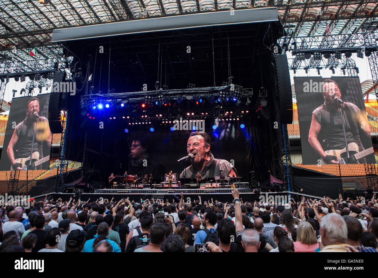 Bruce springsteen and jake clemons of the e street band hi-res stock ...
