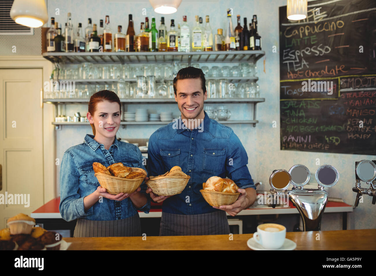 Cafe workers hi-res stock photography and images - Alamy