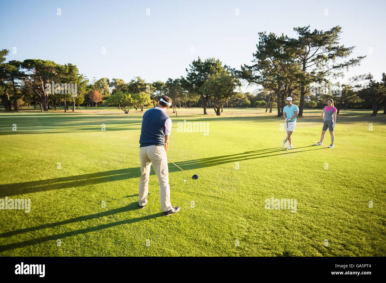 People playing golf course hi-res stock photography and images - Alamy