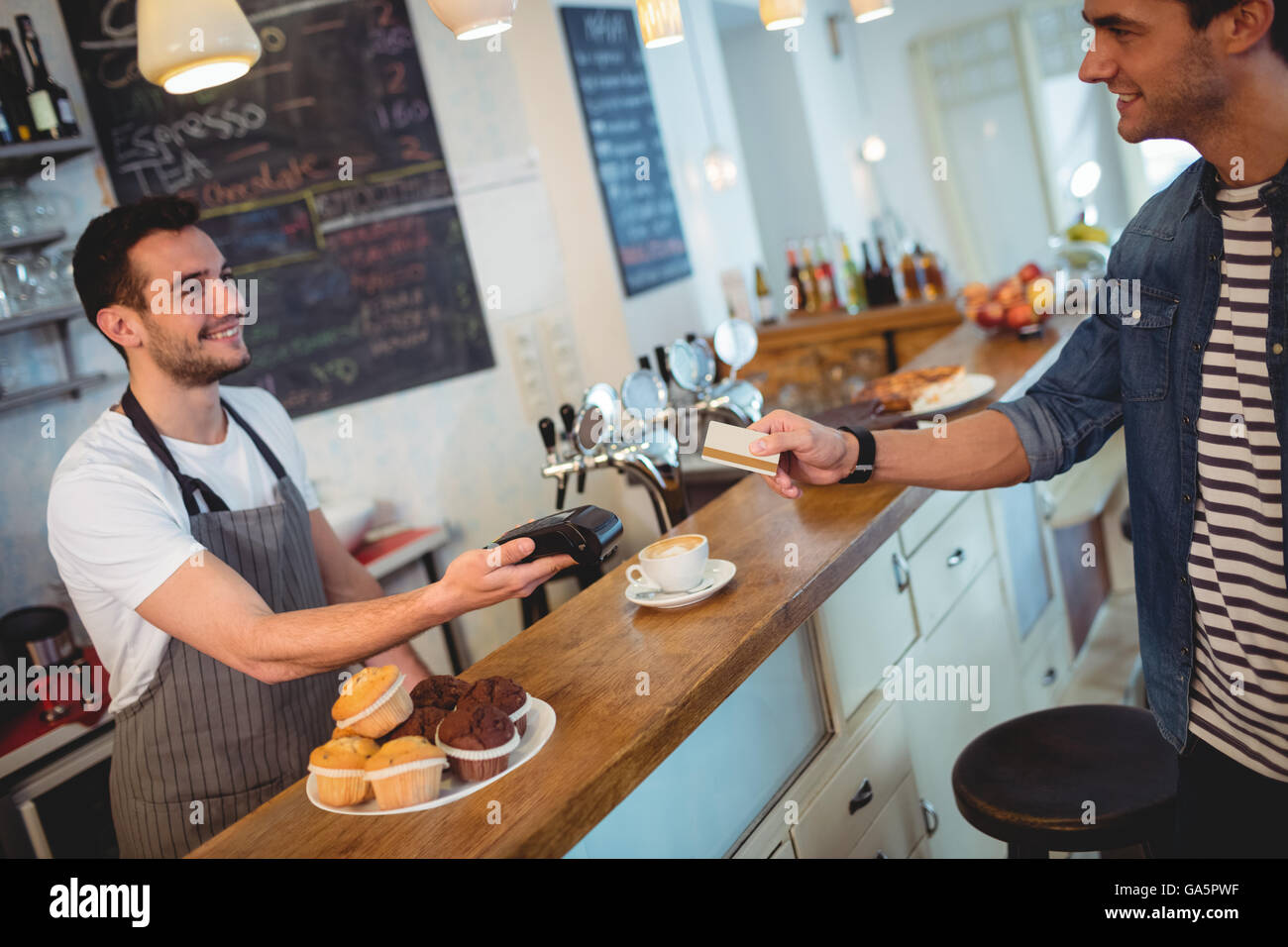 Happy customer hi-res stock photography and images - Alamy