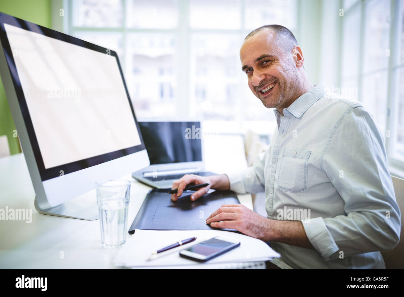 Graphic designer using computer Stock Photo - Alamy