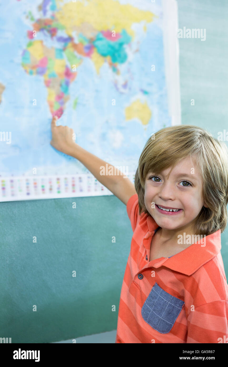 Pointing on map hi-res stock photography and images - Alamy