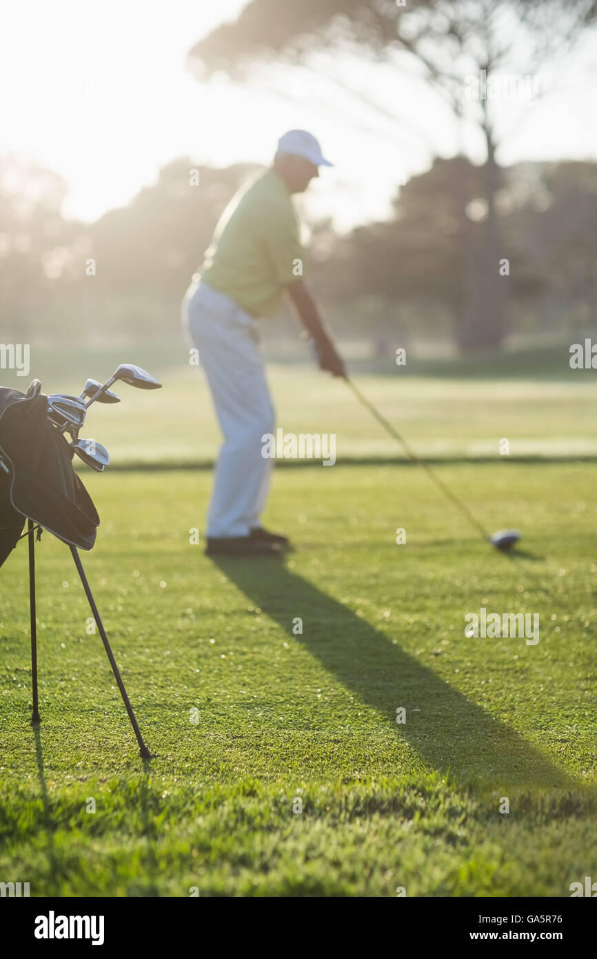 Full length of man playing golf while standing on field Stock Photo - Alamy