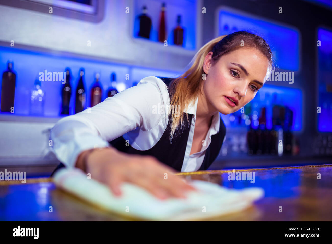 Barmaid hi-res stock photography and images - Alamy