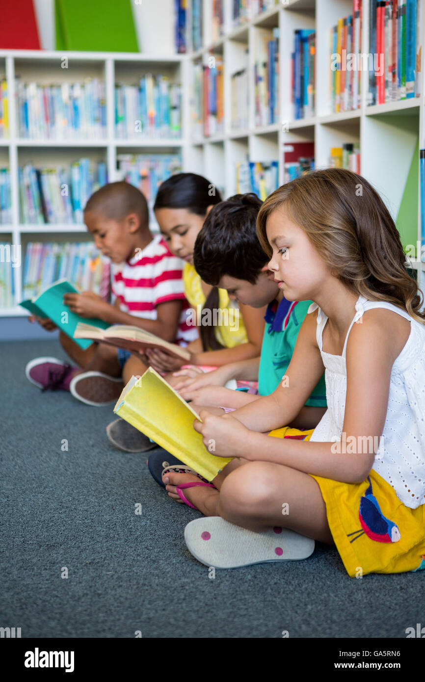 Students library reading books hi-res stock photography and images - Alamy