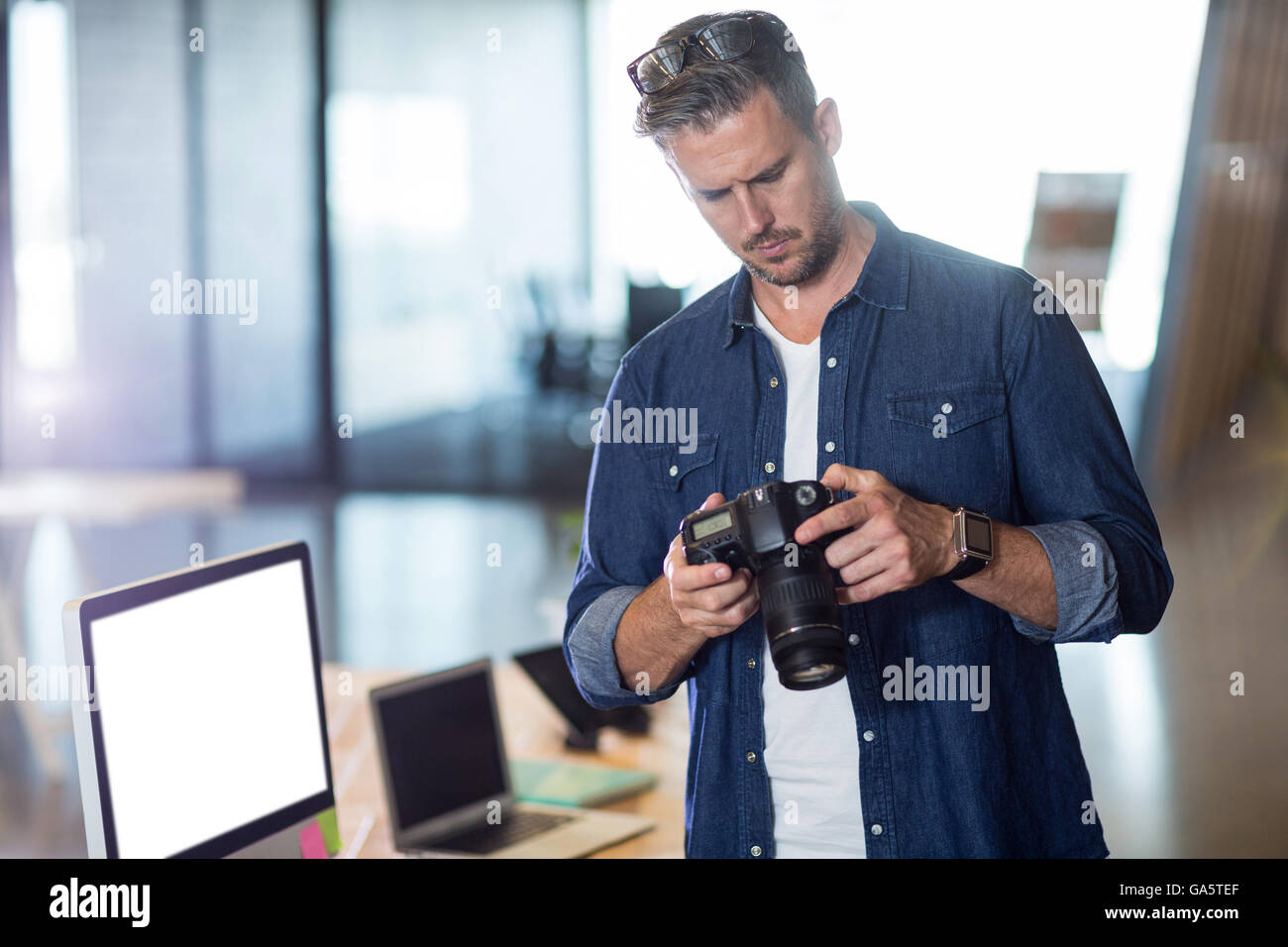 Focused workplace hi-res stock photography and images - Alamy