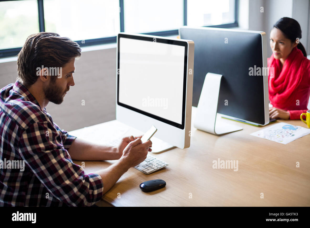 Working at office desk hi-res stock photography and images - Alamy