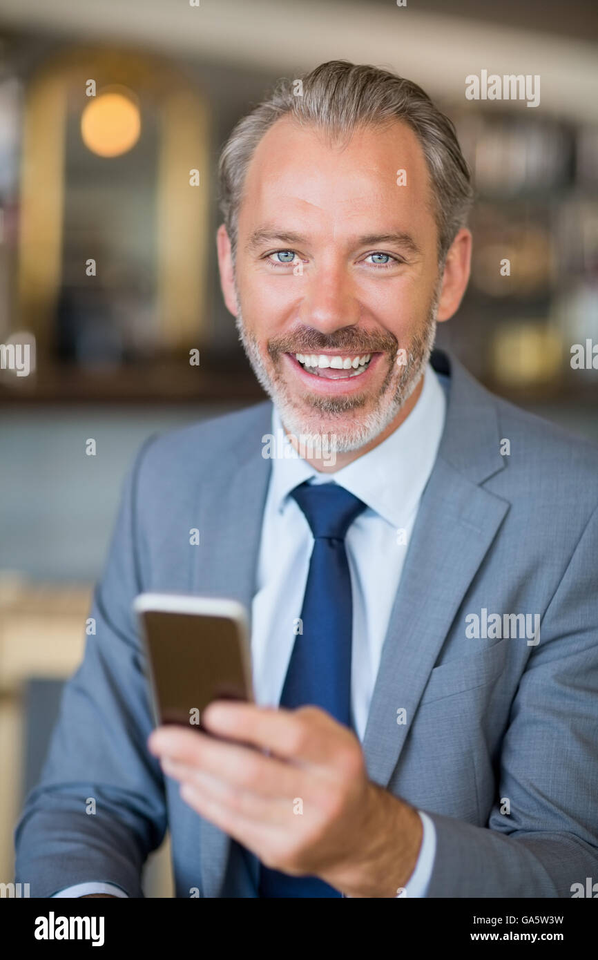 Smiling using phone hi-res stock photography and images - Alamy