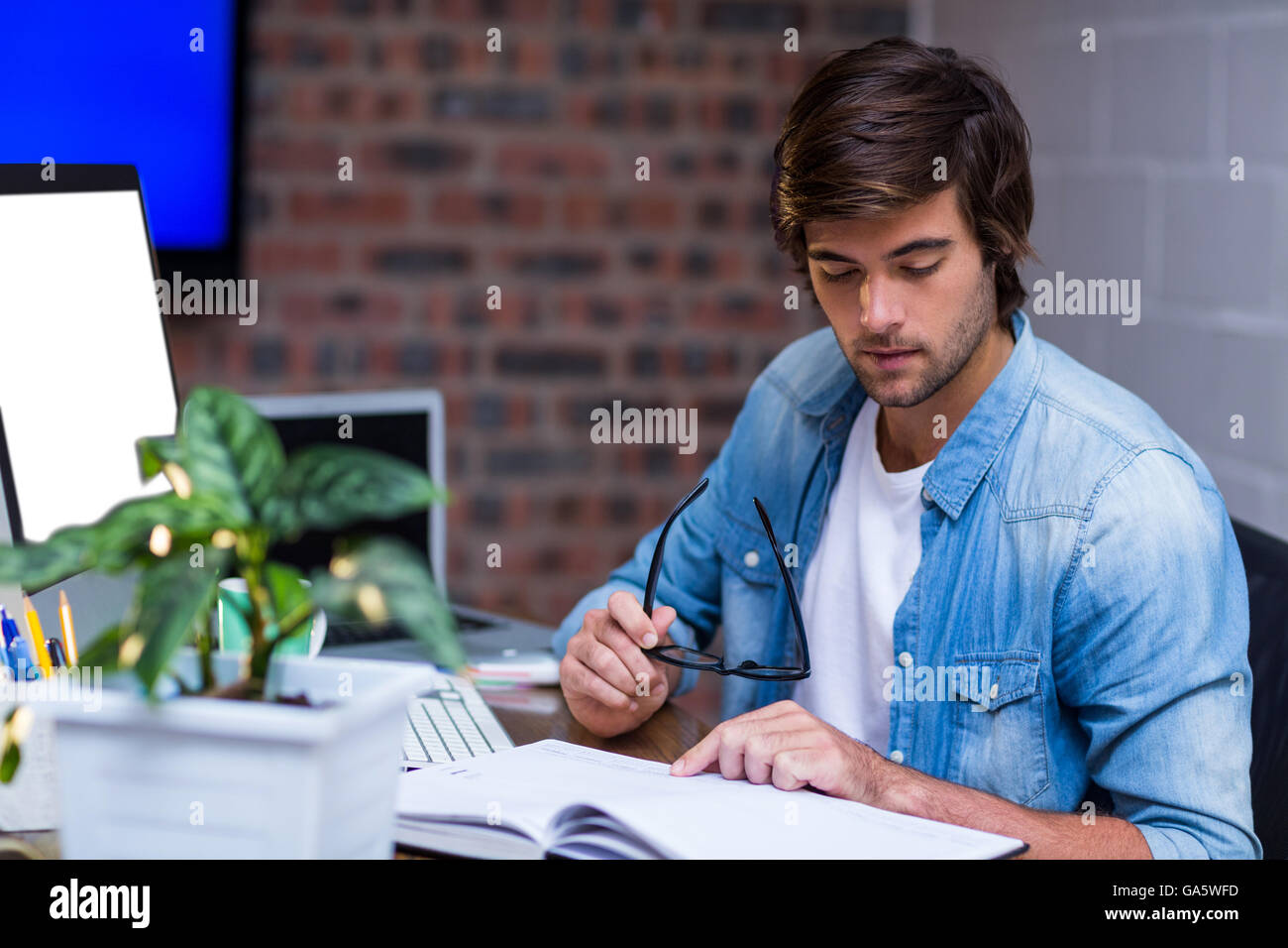 Reading desk hi-res stock photography and images - Alamy
