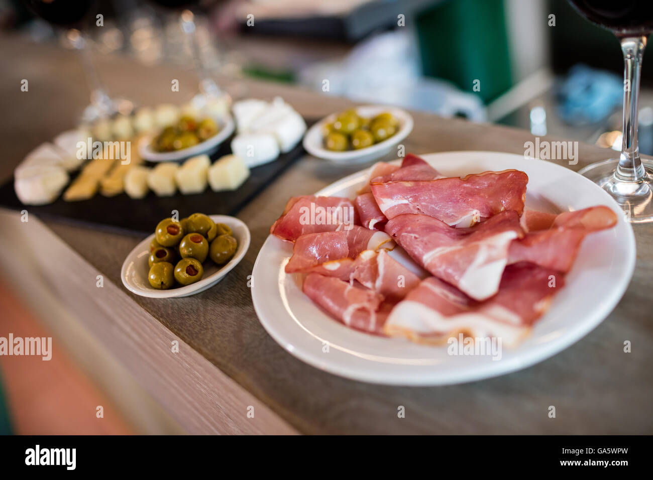 Restaurant food table hi-res stock photography and images - Alamy