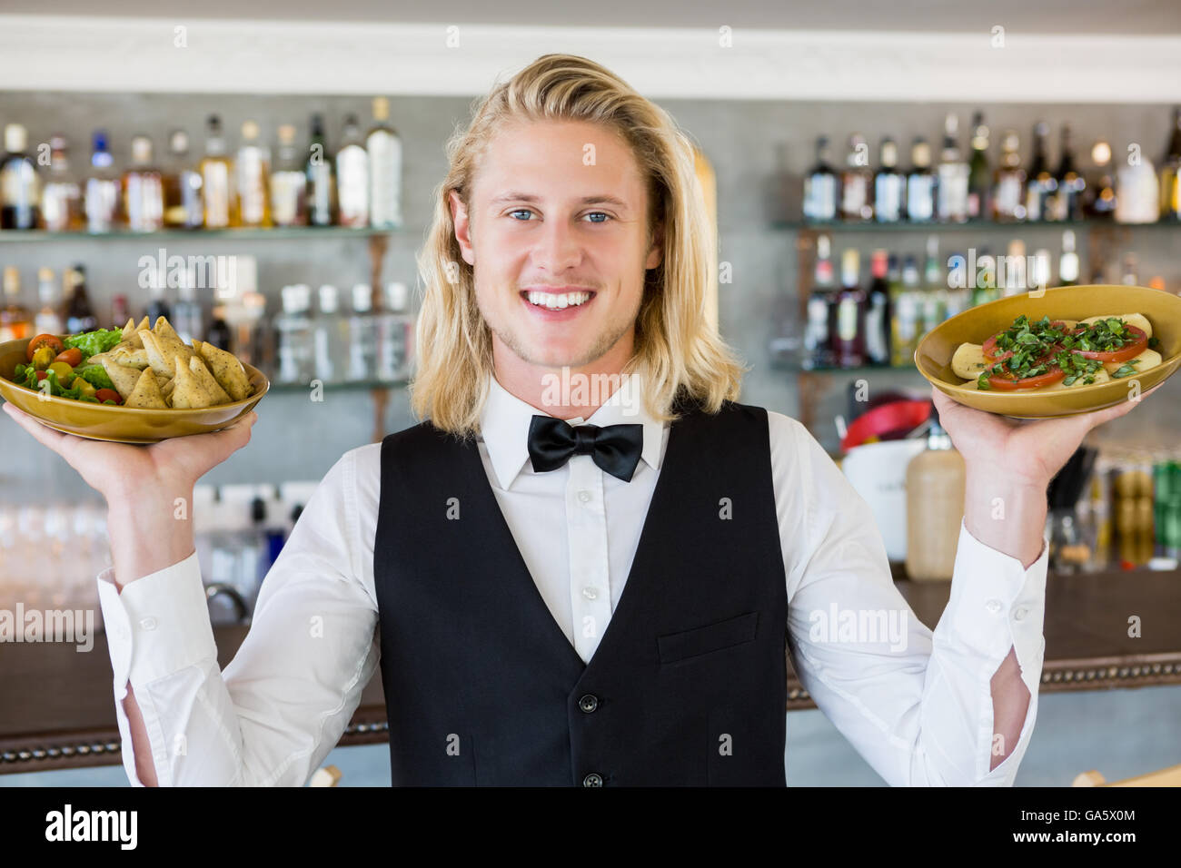 Waiter counter in restaurant hi-res stock photography and images - Alamy