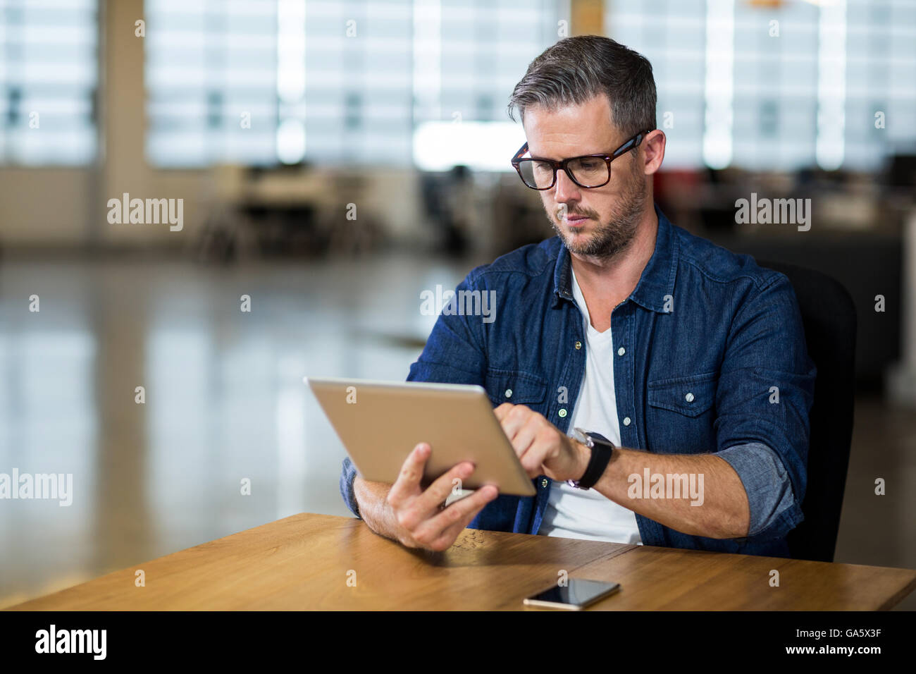 Focused business man hi-res stock photography and images - Alamy