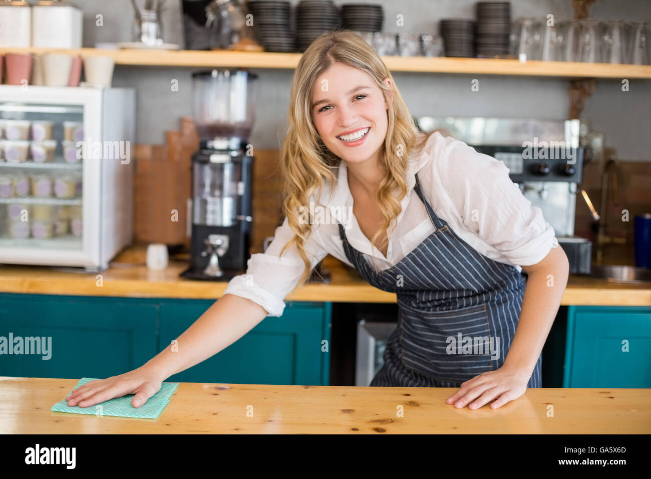 Waitress cleaning cafe counter Stock Photo - Alamy