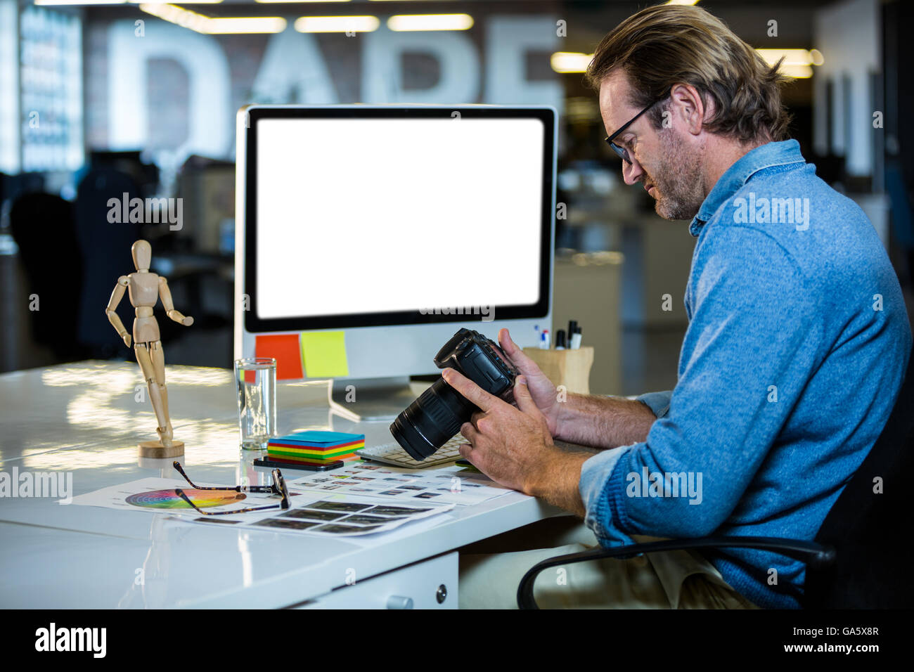 Holding computer monitor hi-res stock photography and images - Alamy