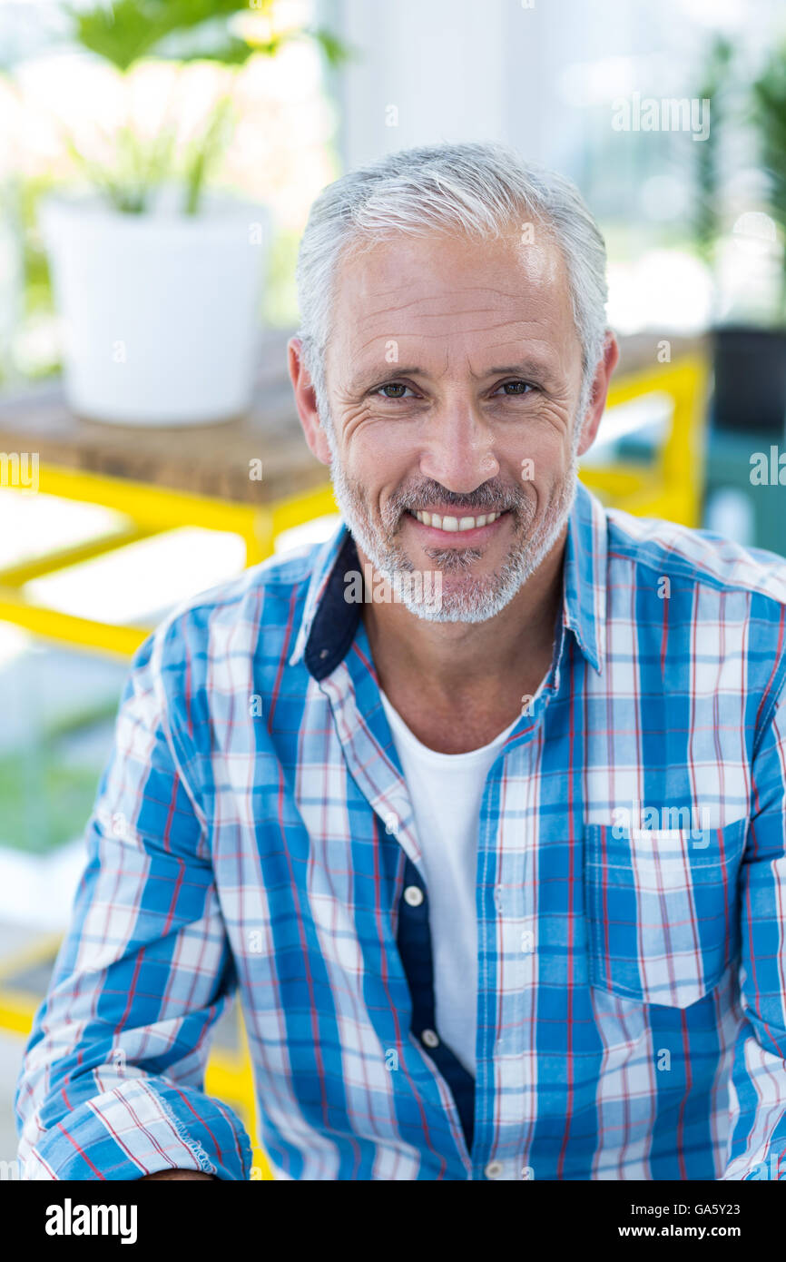 Mature man sitting restaurant hi-res stock photography and images - Alamy