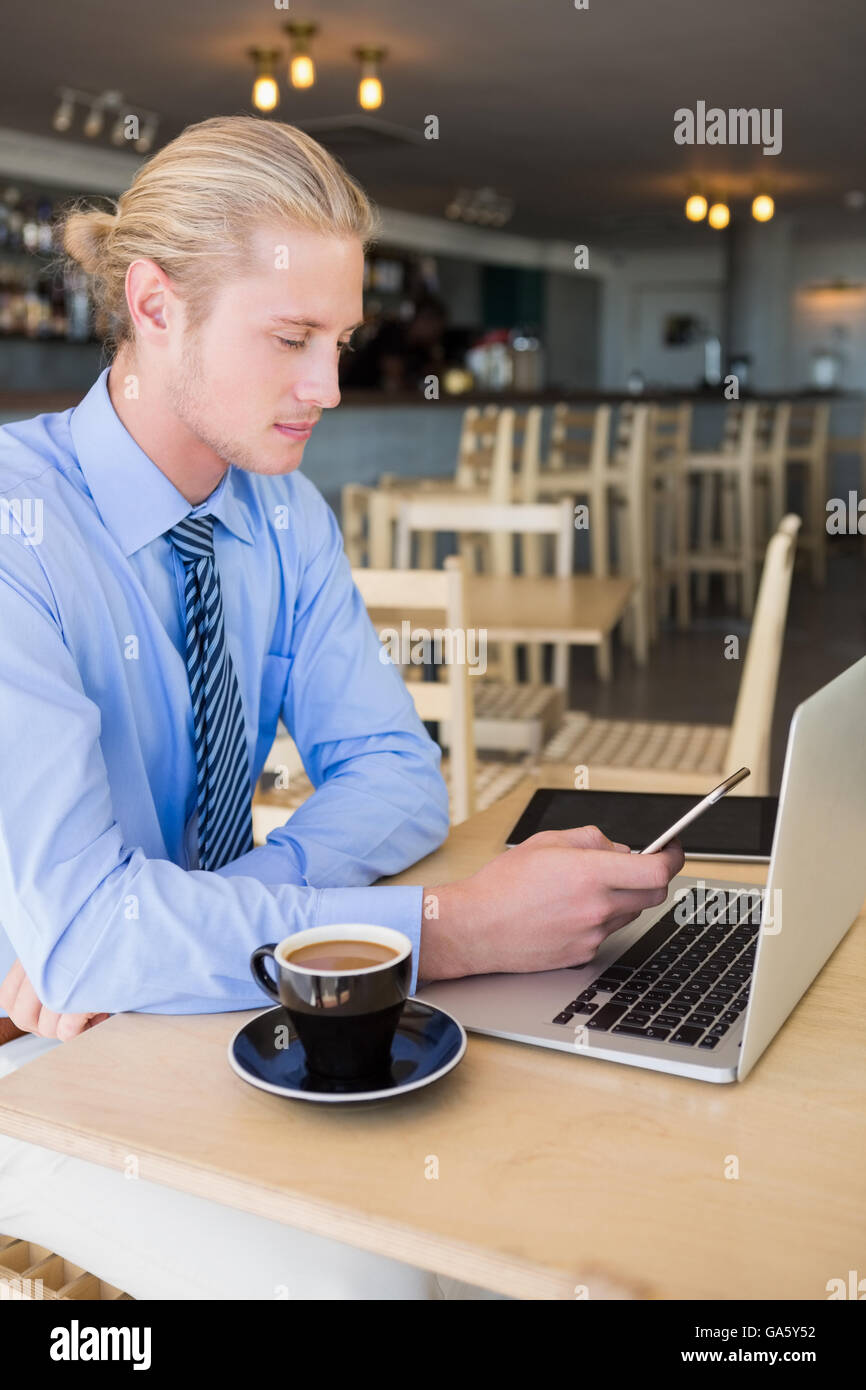 Man using mobile phone Stock Photo - Alamy