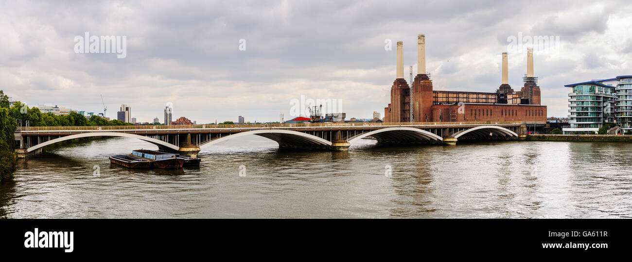 Battersea power station railway bridge hi-res stock photography and ...