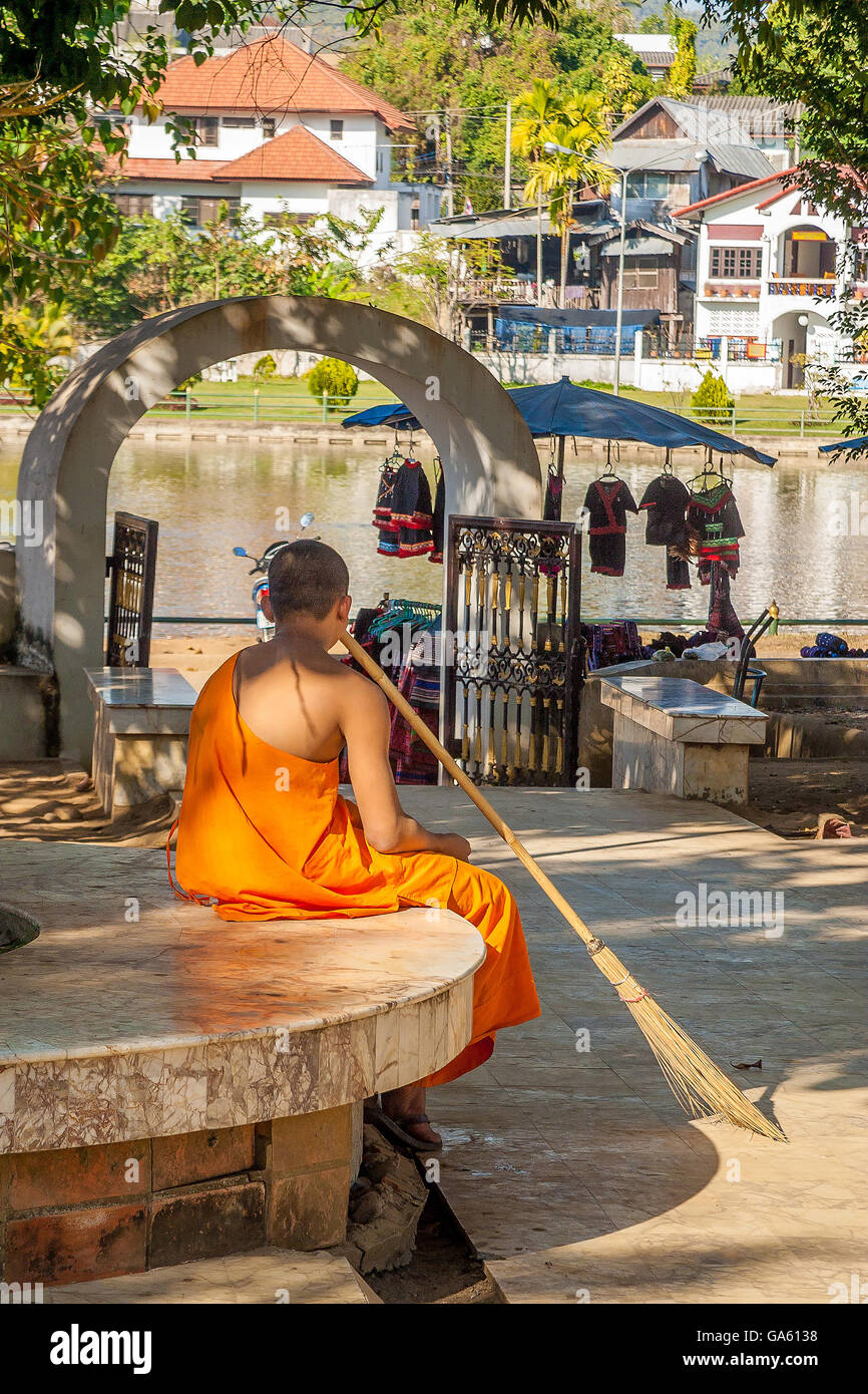Thailand Mae Hong Sorn Wat Chong Kham Boy monk Stock Photo - Alamy