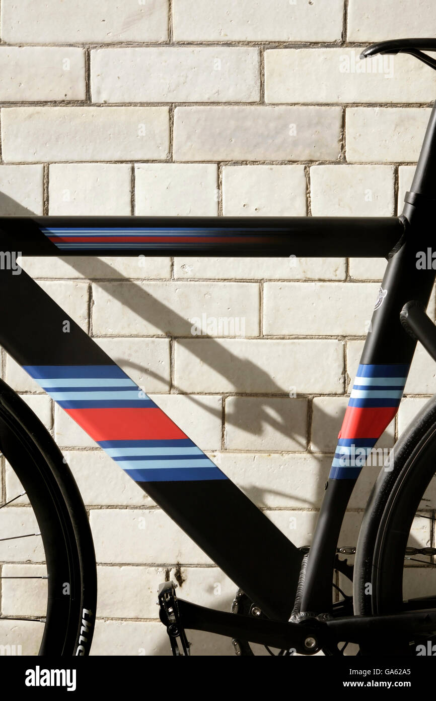 JustRideIt T5 fixed-wheel single-speed bicycle with unique custom ...