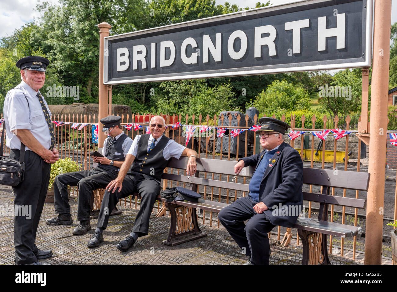 Train guards relaxing on the platform at Bridgnorth railway station ...
