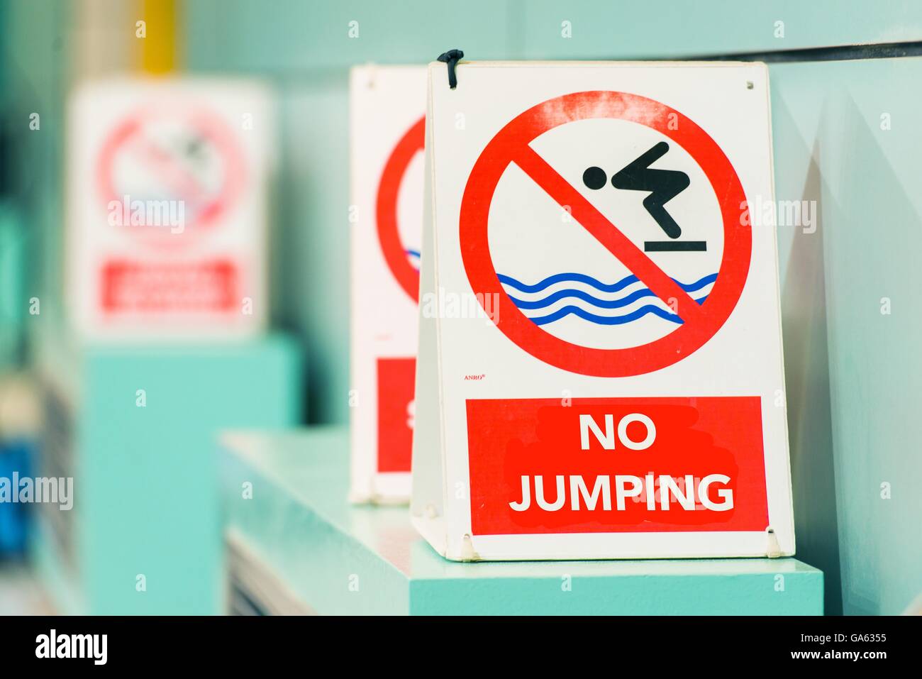 Swimming Pool No Jumping Warning Signs Closeup Photo Stock Photo - Alamy