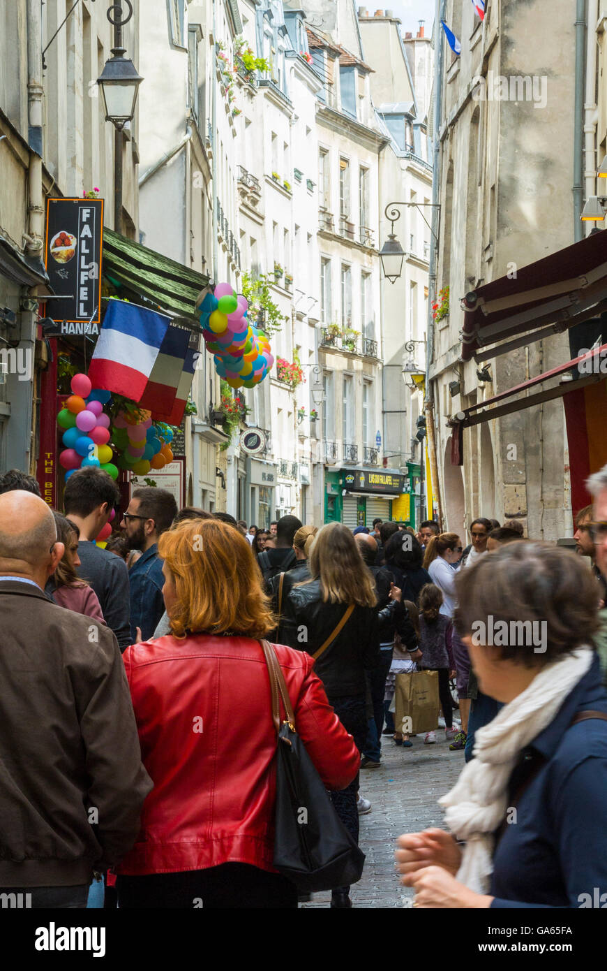 Paris, France, Crowd, Busy Street Scenes, People Walking in the le ...