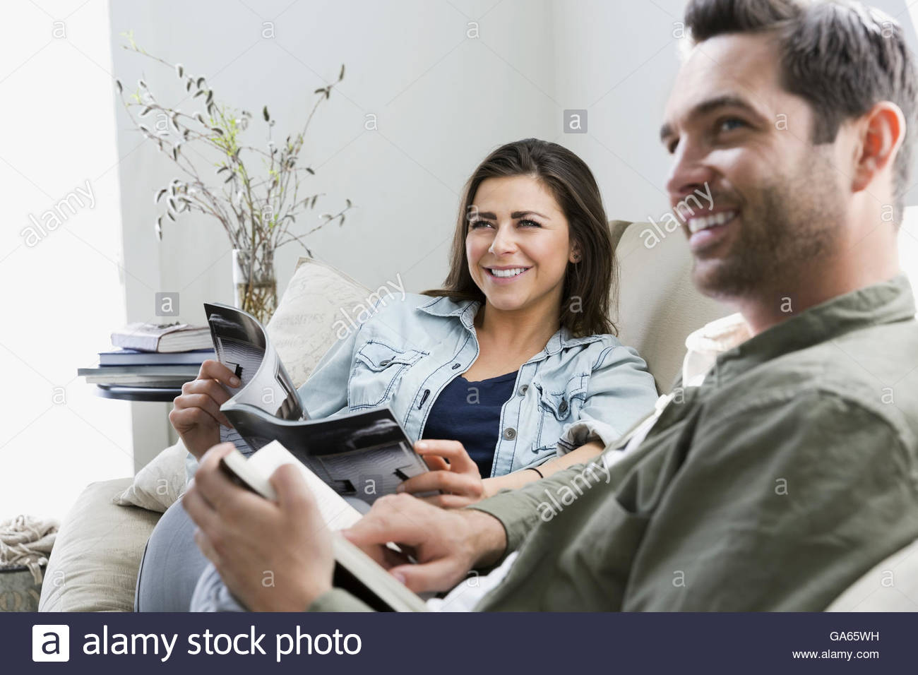Reading magazine book hi-res stock photography and images - Alamy