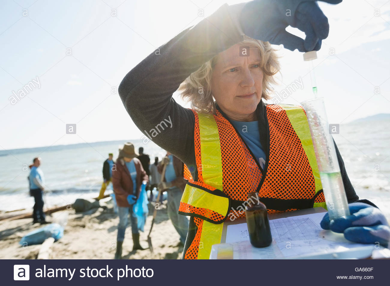 Environmental scientist hi-res stock photography and images - Alamy