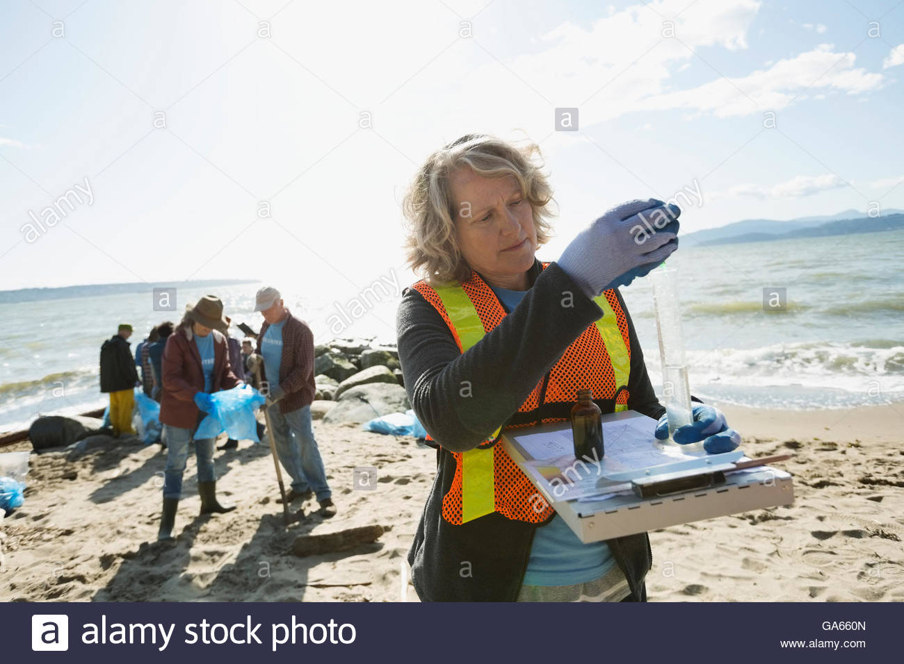 Environmental scientist hi-res stock photography and images - Alamy