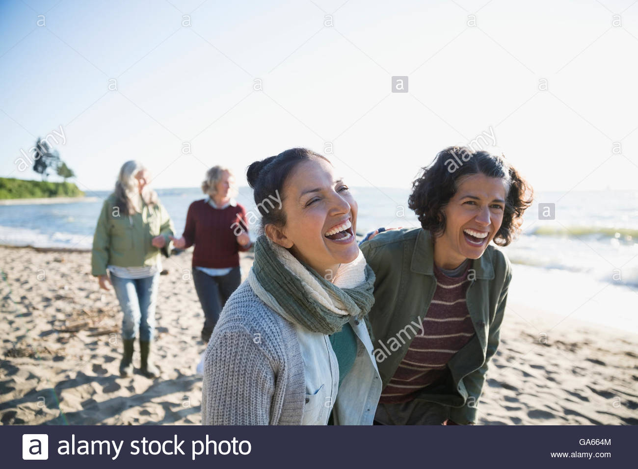 Friends on the beach hi-res stock photography and images - Alamy