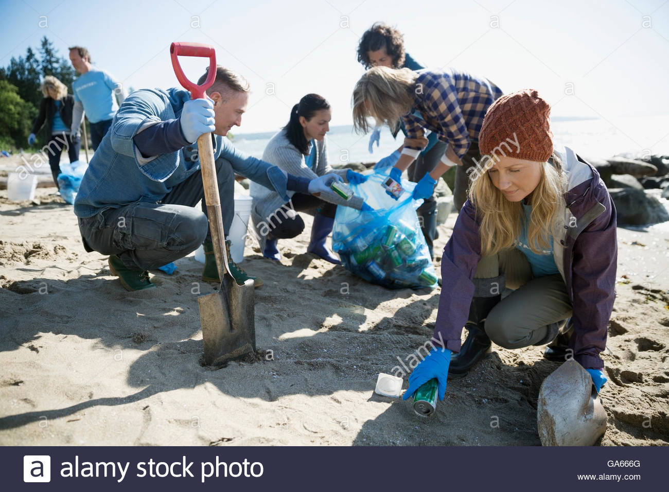 Beach Litter Volunteers Stock Photos & Beach Litter Volunteers Stock ...