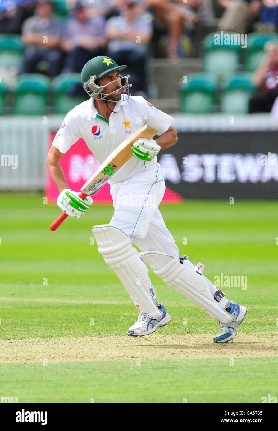 Cricket younis khan hi-res stock photography and images - Alamy