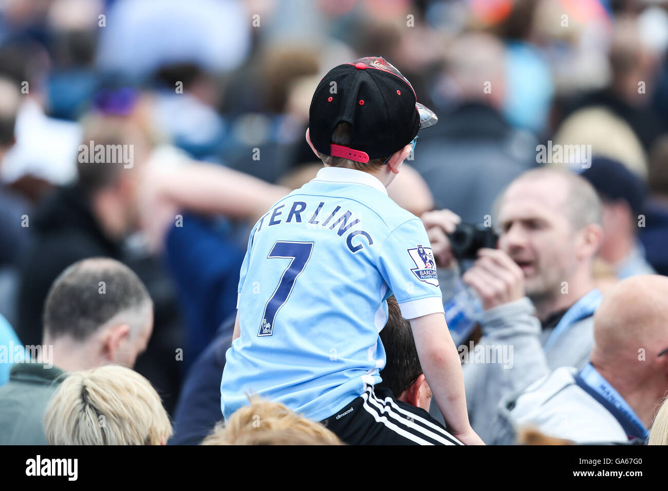 Young man city fans hi-res stock photography and images - Alamy