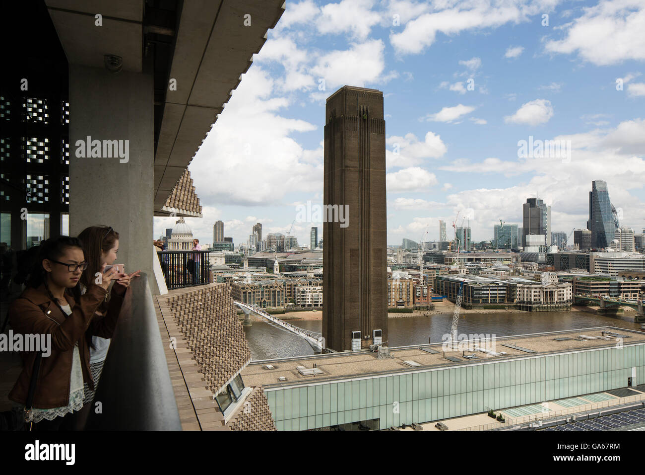 View from Switch house viewing platform over London. Switch House at ...