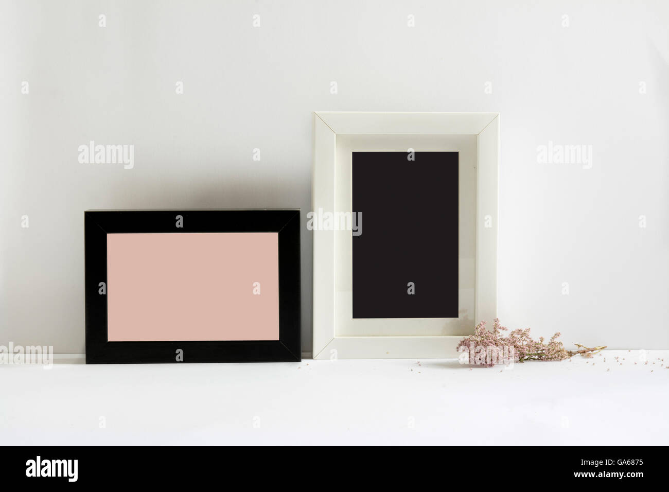 Empty picture frames wall hi-res stock photography and images - Alamy